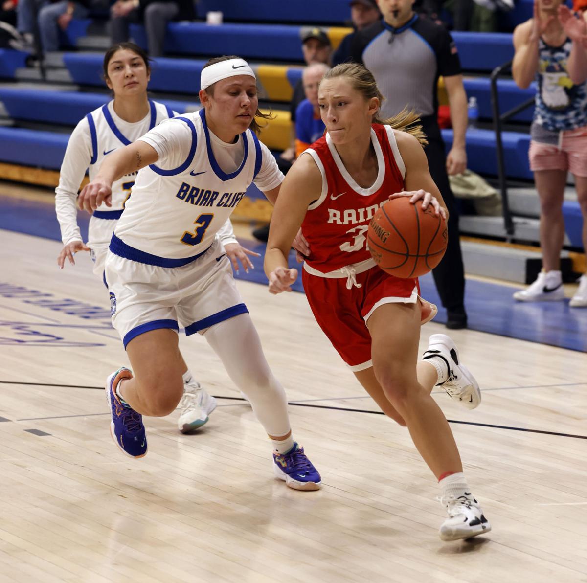 Maddie Jones leads Northwestern women's basketball to road win at Briar ...