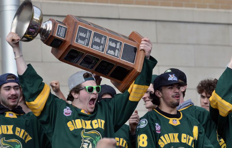 'Together forever:' Musketeers unite around Luke Strand's final message ...