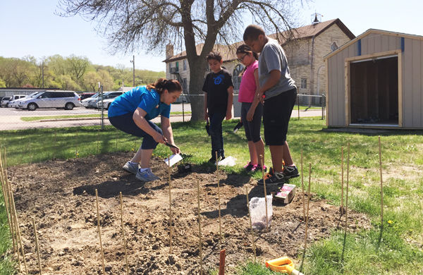 Riverside Elementary School Designs a Community Garden