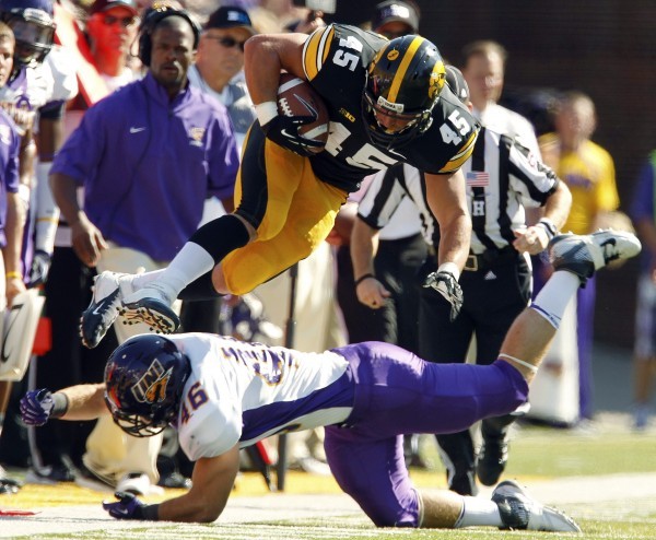 Walk-on Weisman steps up at running back for Hawks