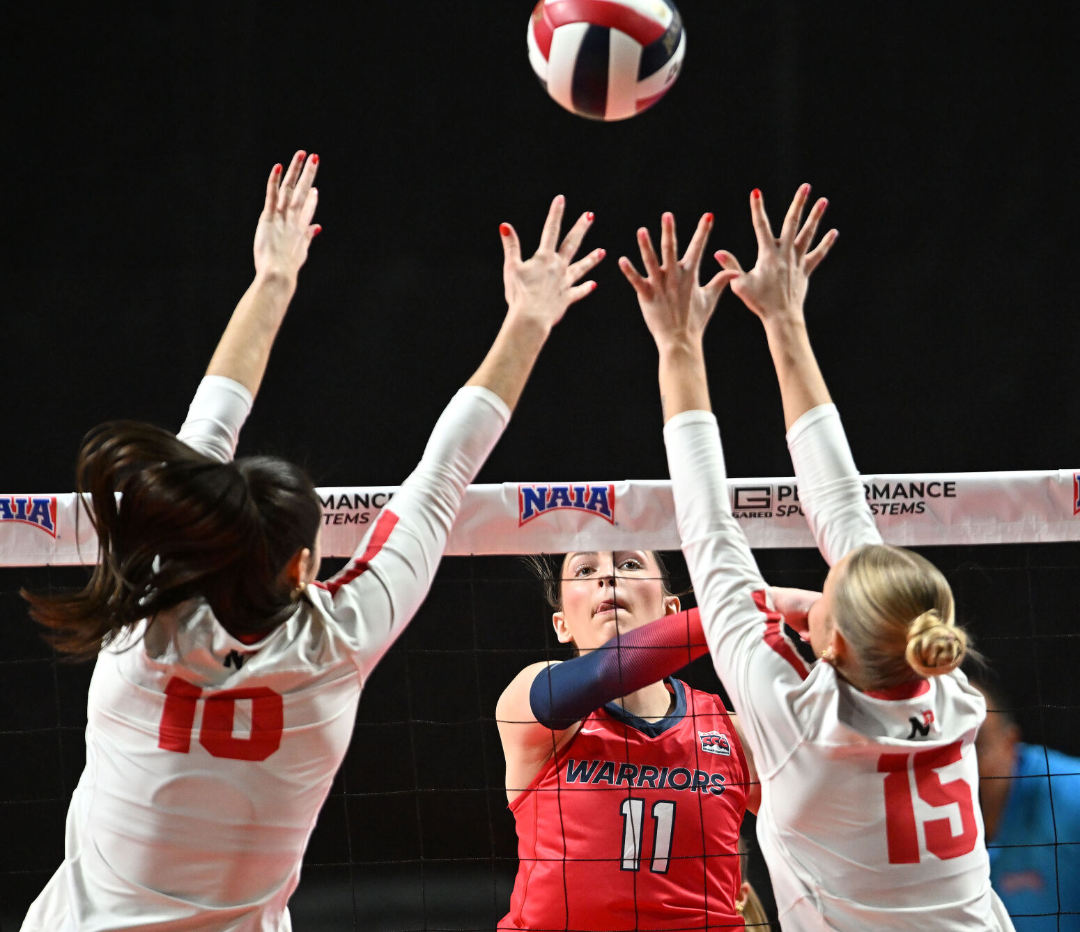 Northwestern cruises to straight-set win over L&C St.