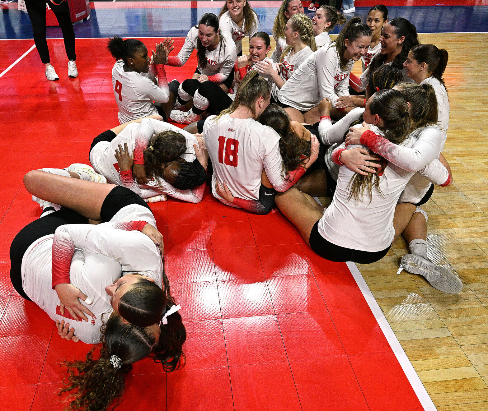 Photos: Northwestern vs Indiana Wesleyan NAIA championship volleyball