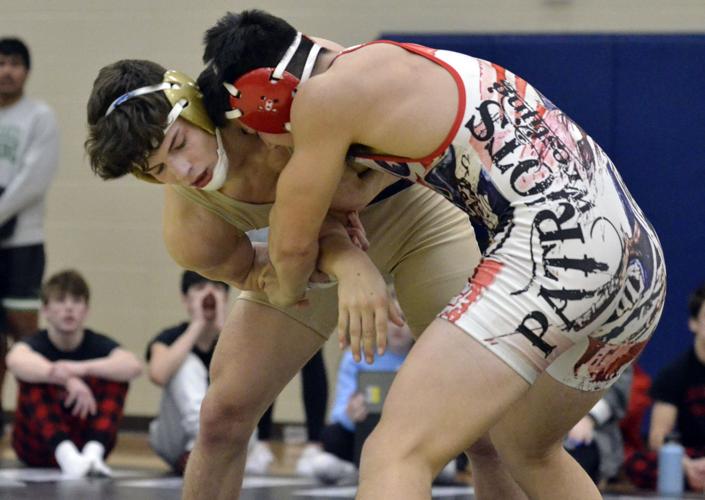 PREP WRESTLING: Ethan DeLeon wins 100th match, wins class at Heelan Invitational