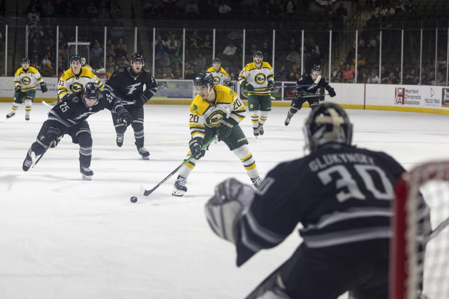 PHOTOS: Musketeers vs Force hockey, Thursday