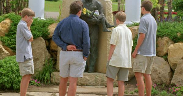 Three decades after Flight 232, Spencer Bailey -- the boy in the ...