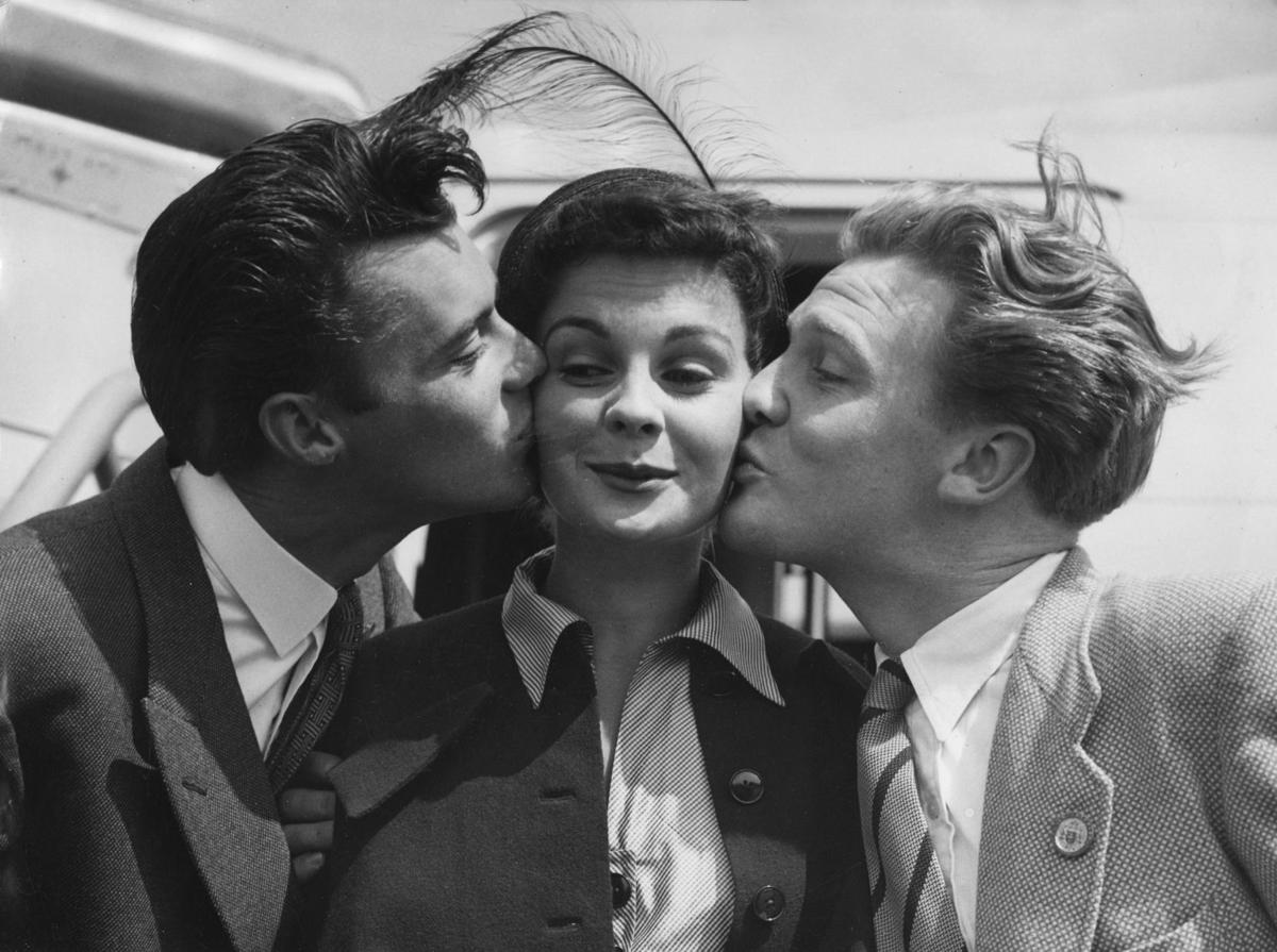 Photos: Famous kisses | Entertainment | siouxcityjournal.com