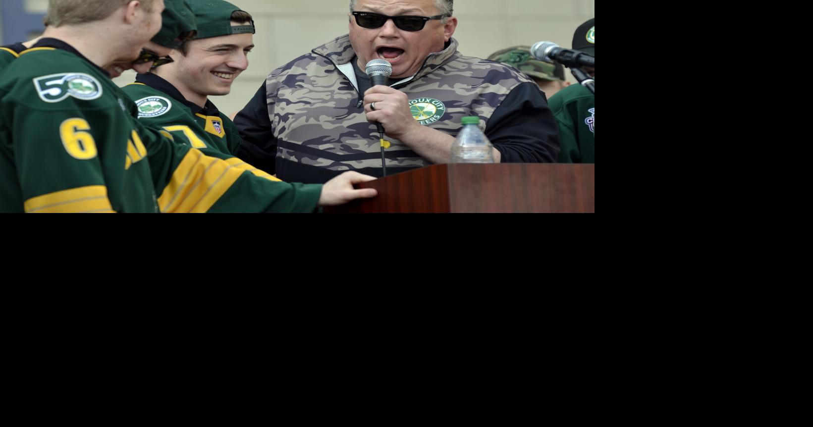 Anatomy of a call: Step inside the broadcast booth for Musketeers' Nick ...