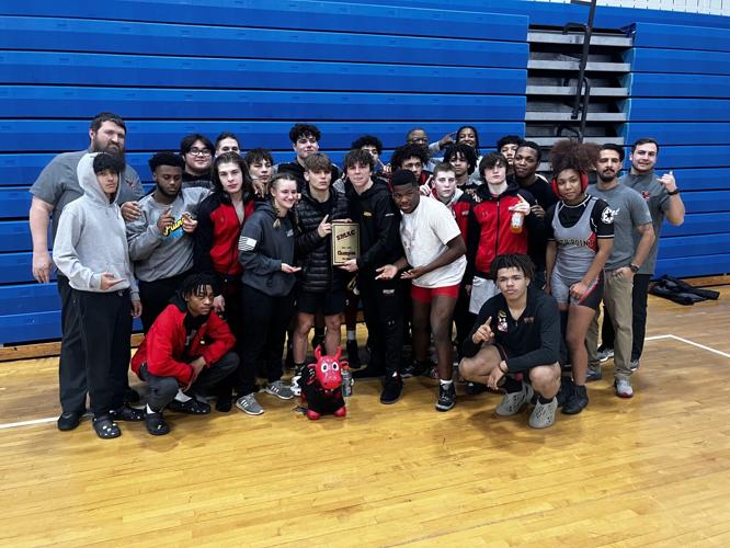 North Point wrestling topples Huntingtown | High School | somdnews.com