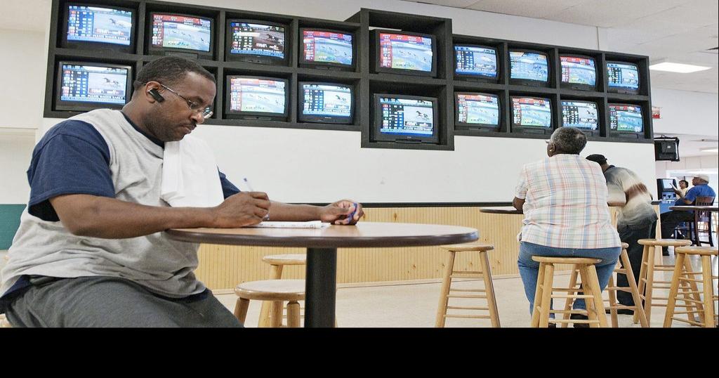 Rosecroft Raceway draws hundreds on reopening day | News | somdnews.com