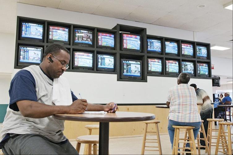 Rosecroft Raceway draws hundreds on reopening day | News | somdnews.com