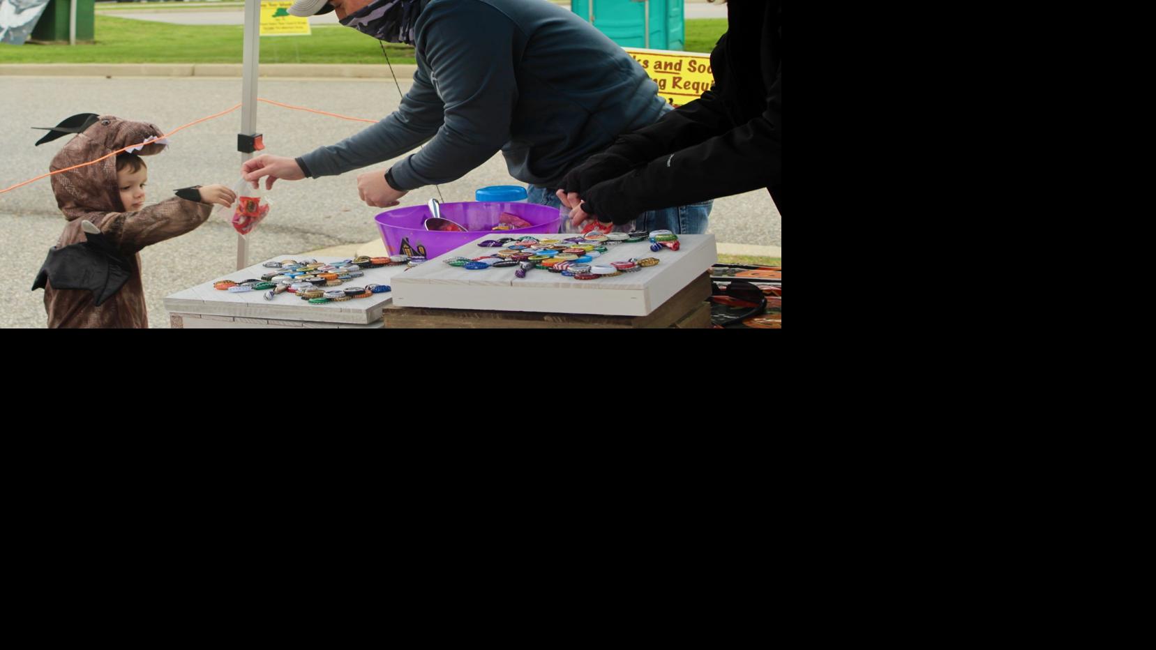 Handing out candy | Local | somdnews.com