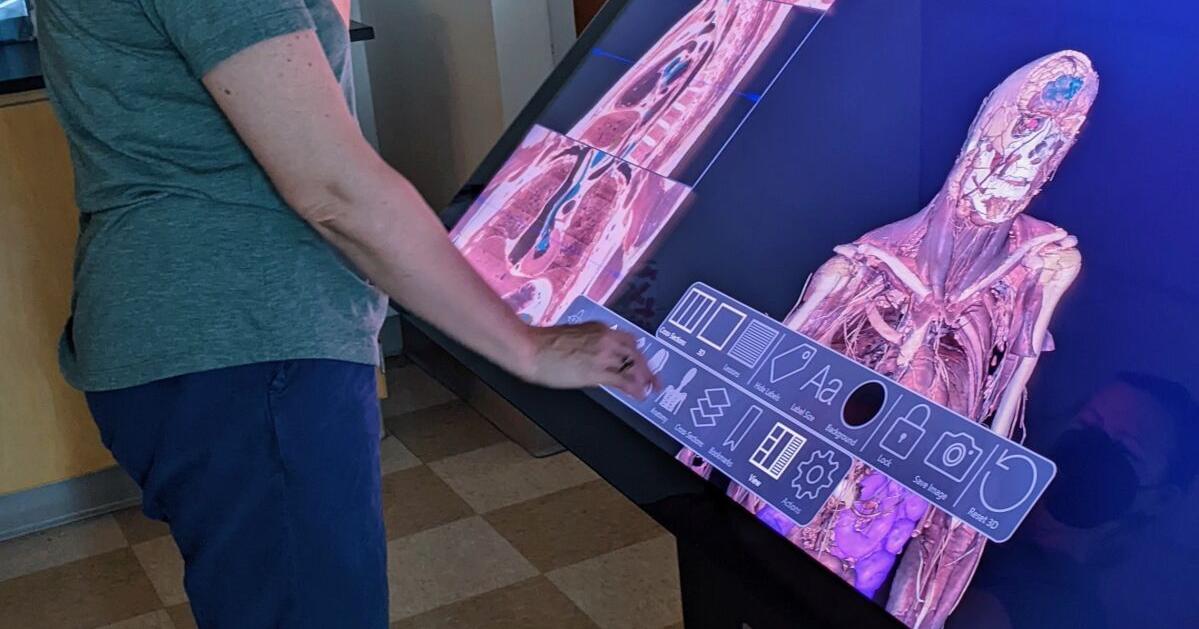 For CSM students, virtual dissection tables revolutionize science ...