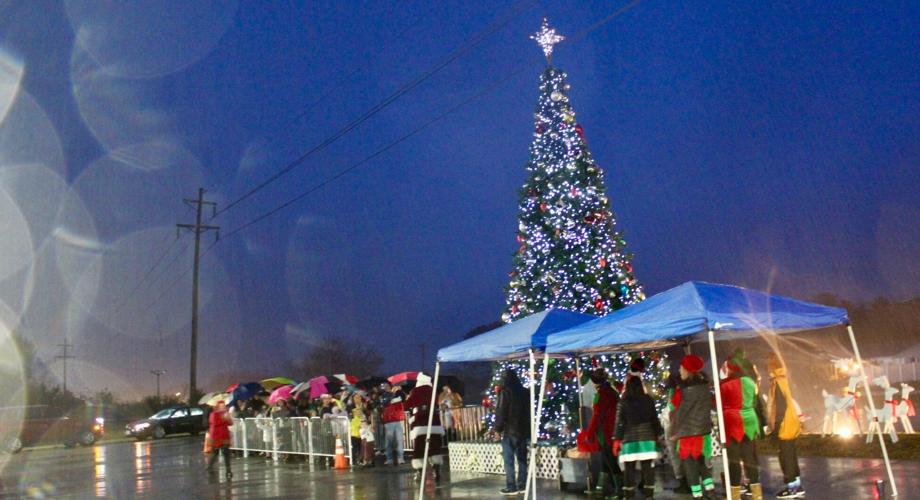 Santa goes 'Hollywood,' tree lighting held at firehouse | Local News ...