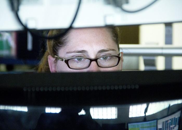 911, crisis hotline operators gather info while calming callers’ nerves ...