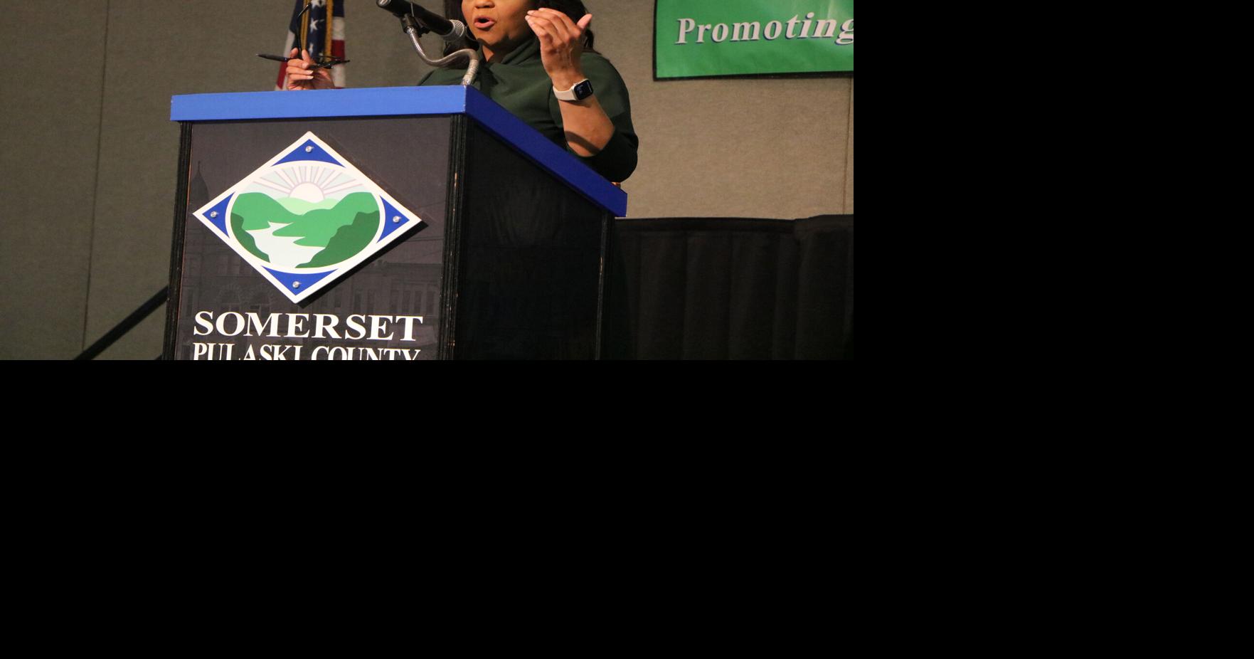 KET host Shaw talks politics with Chamber crowd | News | somerset ...