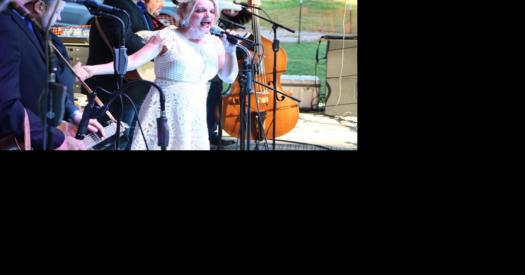 Vincent brings bluegrass to Burnside — and Vincent's local fans brought ...