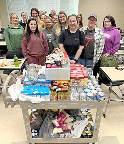 SCC Laurel Campus food pantry gives holiday meals to students in need ...