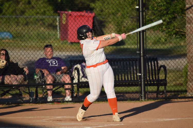 Washington softball falls narrowly short of third SEC win | Washington ...