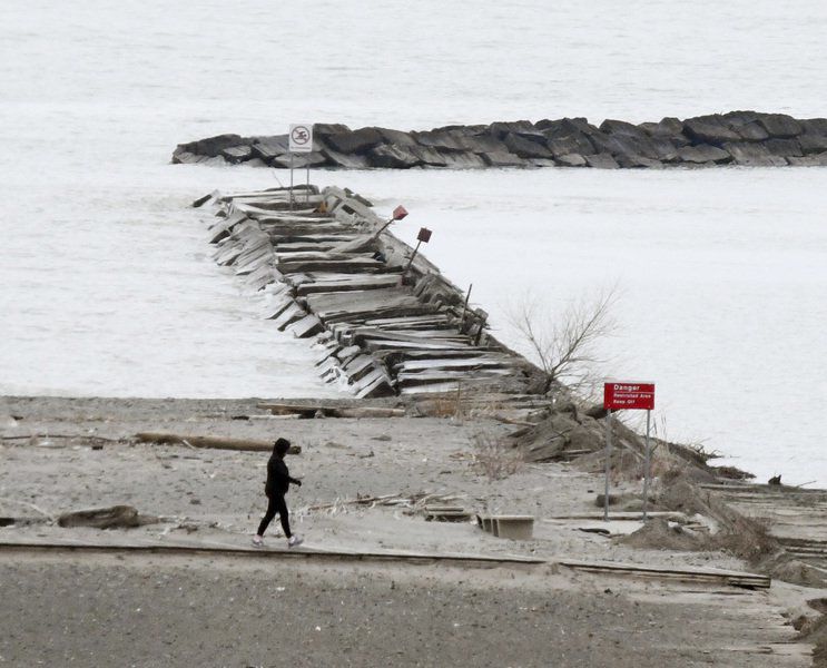 Warning signs to be placed on breakwalls | Local News | starbeacon.com