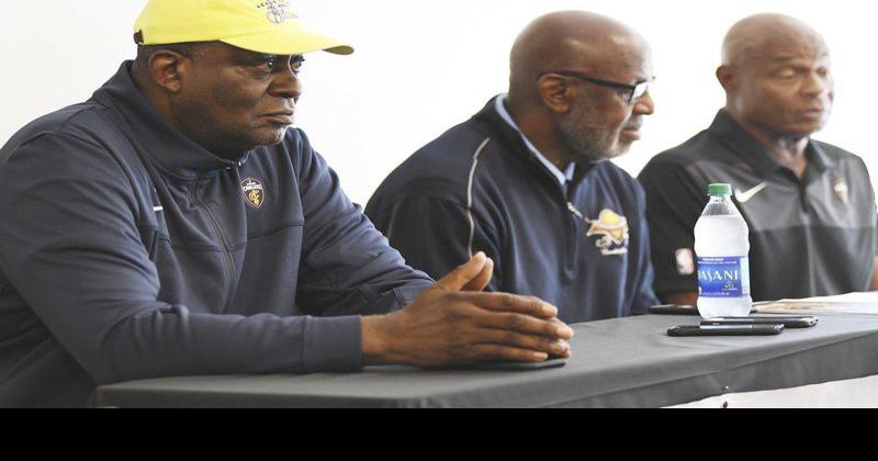 PHOTO GALLERY | Cavs greats, broadcasters talk about this year's team ...