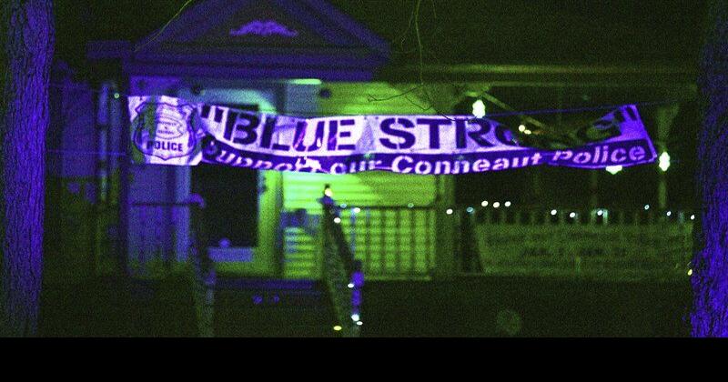 Conneaut resident continues to light house blue for police appreciation ...
