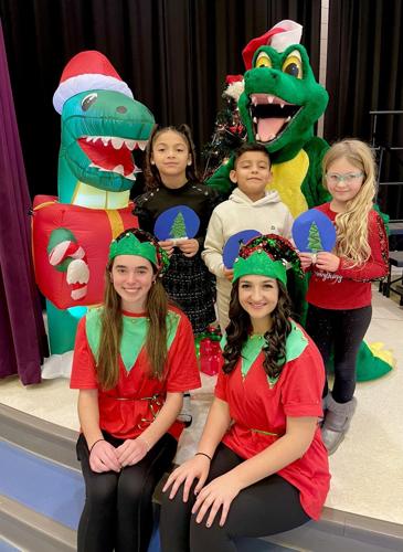 Lakeside seniors spread holiday cheer | News | starbeacon.com