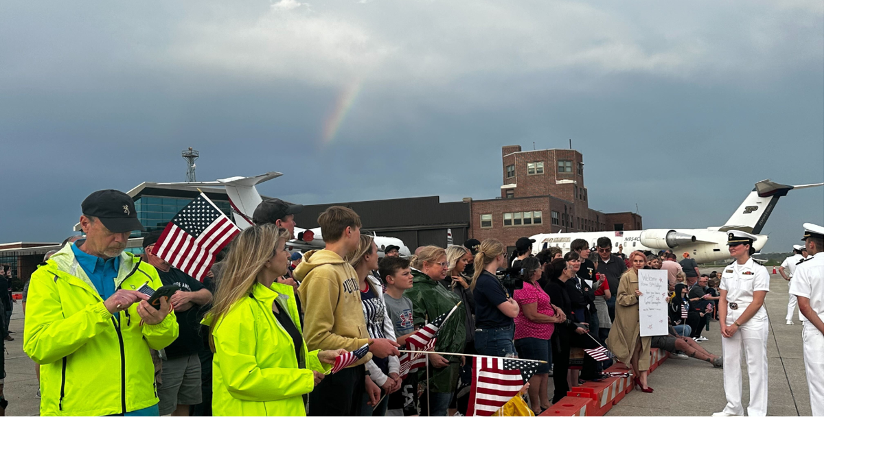 Over 80 veterans receive warm welcome home after Honor Flight to ...