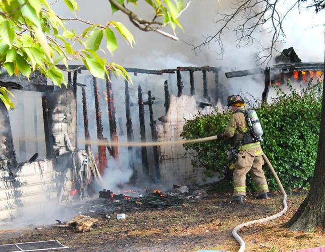 Gas leak leads to fire at apartment complex | Local | stardem.com