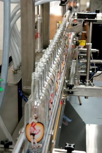 Franchot tours QA's distillery | Local | stardem.com