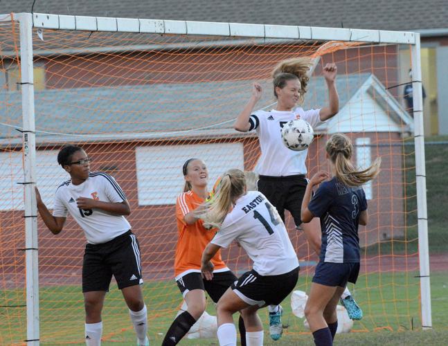 Warriors Squeeze Into First | High Schools | stardem.com