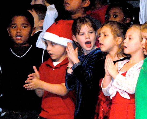 First graders sing of the holidays | Photos | stardem.com