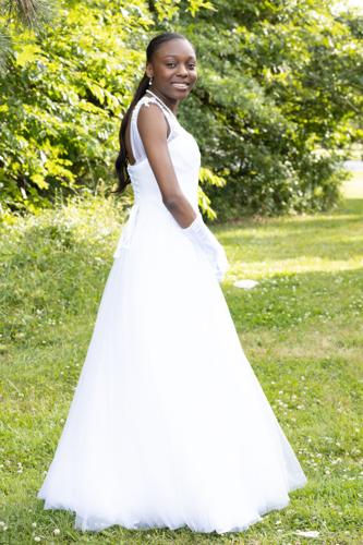 Cotillion debutantes earn scholarships, learning year | Life | stardem.com