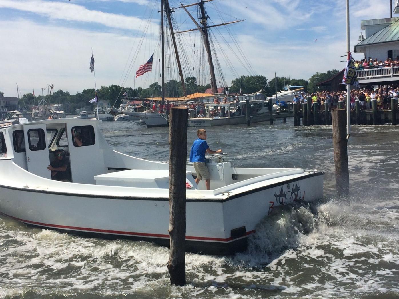 Crowd is all aboard for boat docking competition | Local | stardem.com