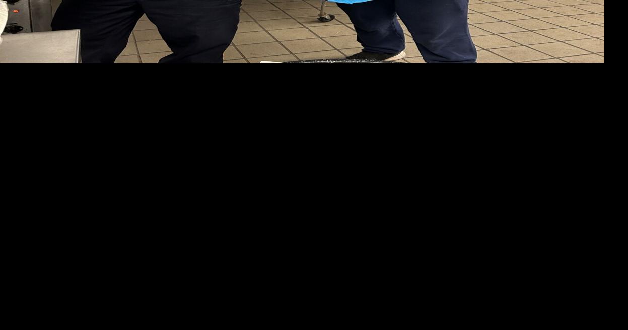 Veterans, first responders treated to Thanksgiving meal | Life ...