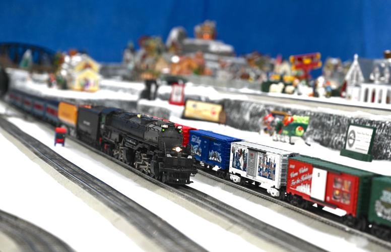 Toy trains light up Easton Volunteer Fire Department | Local | stardem.com