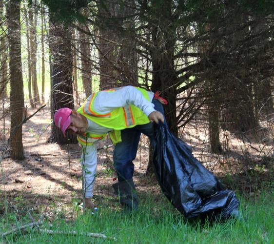 Community turns out for Earth Day Cleanup | News | stardem.com
