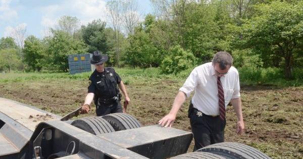 Runaway trailer crash victims include 4 kids, 3 adults in minivan ...