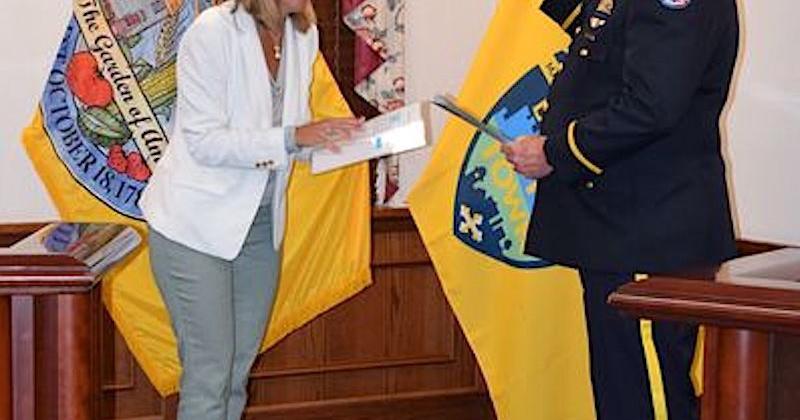 New Chief of Police sworn in by Denton Mayor | Local | stardem.com