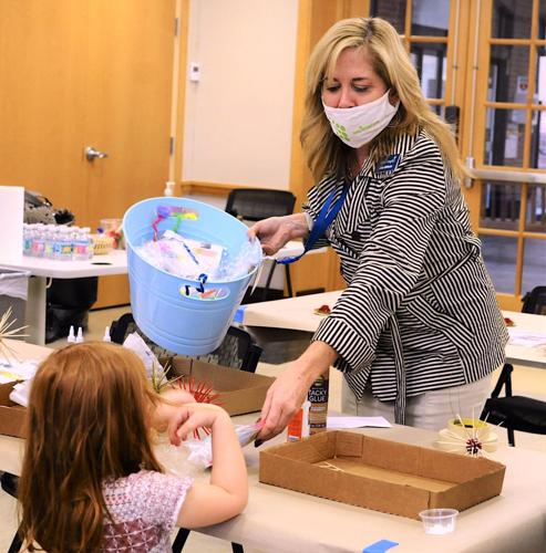 Library, Young Gardeners create Hospice tree ornaments | Life | stardem.com