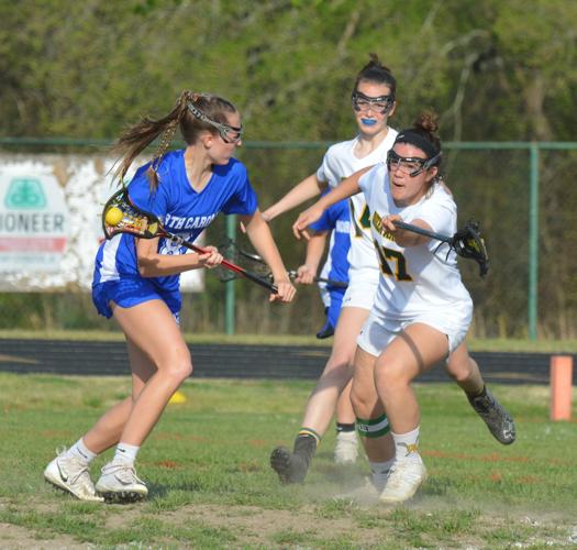 Lions Nip Rising Bulldogs | High Schools | stardem.com