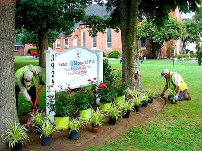 Brickman donates landscaping to Veterans park | Local | stardem.com