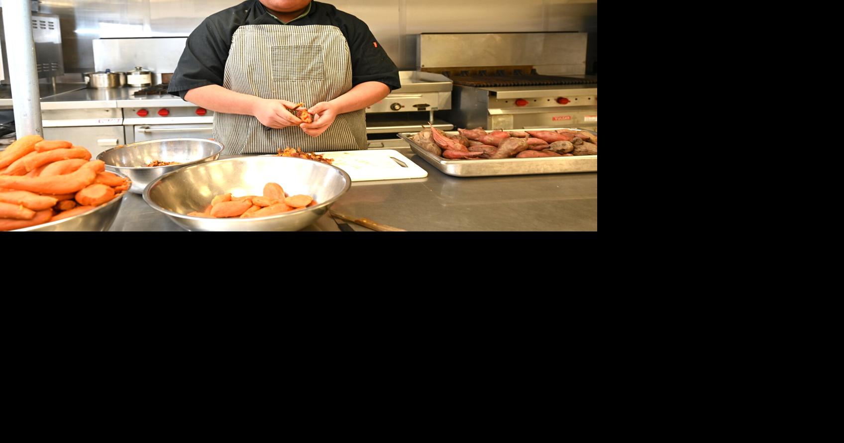 EHS Culinary Arts make holiday pies | | stardem.com