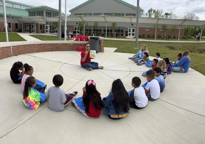 Elementary schools host Raising A Reader program | Life | stardem.com