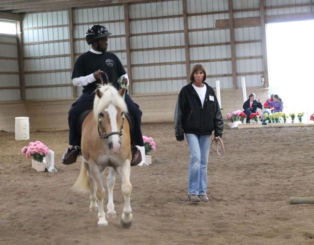 Kids show off skills in annual horse show | Local | stardem.com
