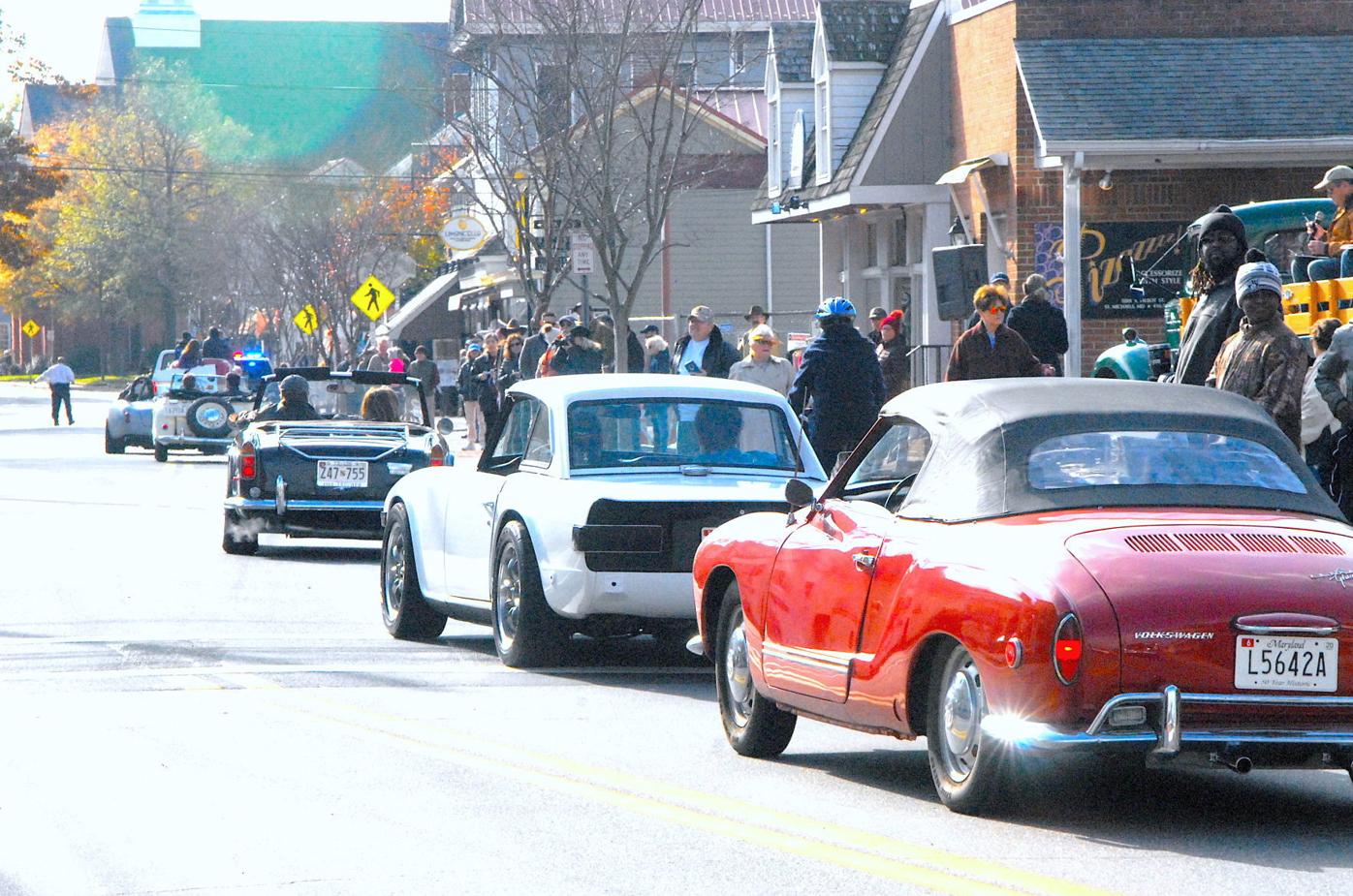 Classic cars parade for Thanksgiving | Spotlight | stardem.com