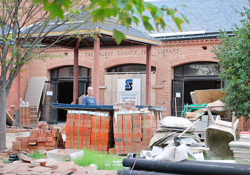 Talbot reviews library renovation | Local | stardem.com