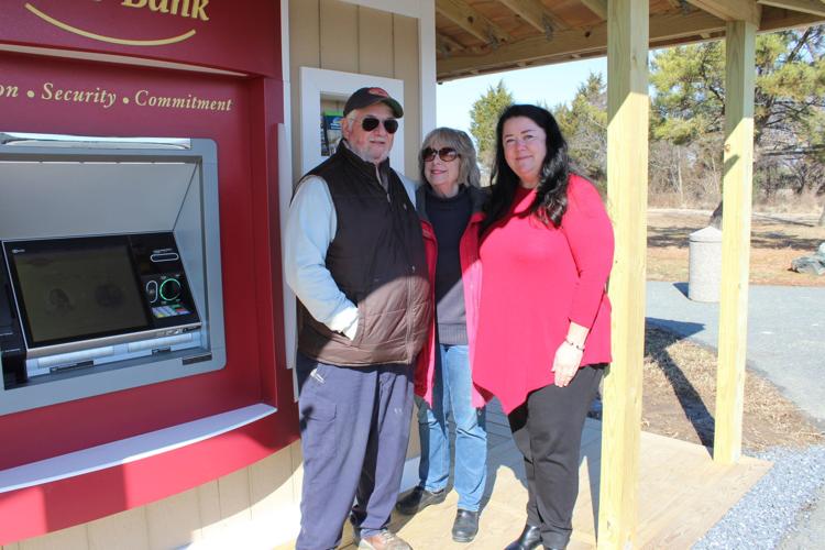 1880 Bank cuts ribbon on interactive teller machine | Local | stardem.com