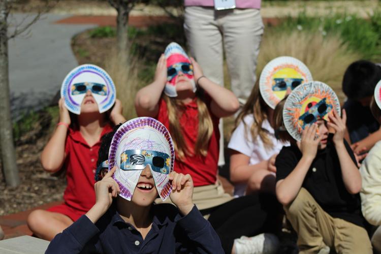 Country School students experience solar eclipse | Eclipse | stardem.com