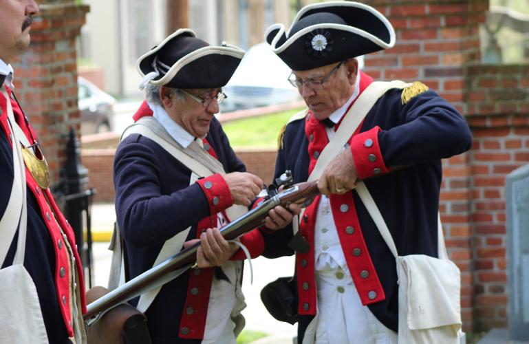 Markers placed on graves of Revolutionary War vets | Life | stardem.com