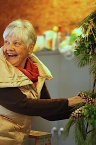 Garden club decorates Caroline County in December | Life | stardem.com